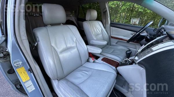 Lexus RX 2007 in Riga, with an engine capacity of 3.50 L and mileage of 279 thousand km for 4999 €, photo 9 on AUTOMOTO.COM.LV