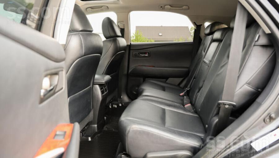 Lexus RX 2009 in Riga, with an engine capacity of 3.50 L and mileage of 289 thousand km for 9500 €, photo 8 on AUTOMOTO.COM.LV