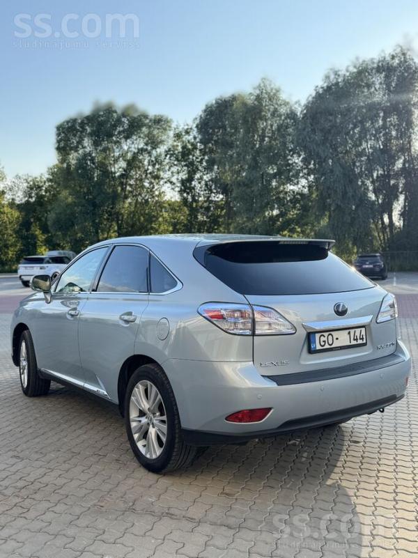 Lexus RX 2010 in Riga, with an engine capacity of 3.50 L and mileage of 246 thousand km for 10496 €, photo 4 on AUTOMOTO.COM.LV