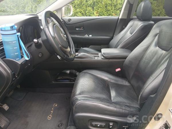 Lexus RX 2013 in Riga, with an engine capacity of 3.50 L and mileage of 207 thousand km for 16700 €, photo 9 on AUTOMOTO.COM.LV