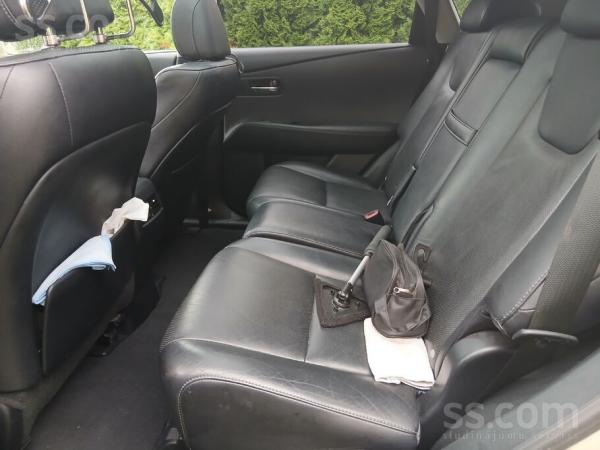 Lexus RX 2013 in Riga, with an engine capacity of 3.50 L and mileage of 207 thousand km for 16700 €, photo 10 on AUTOMOTO.COM.LV