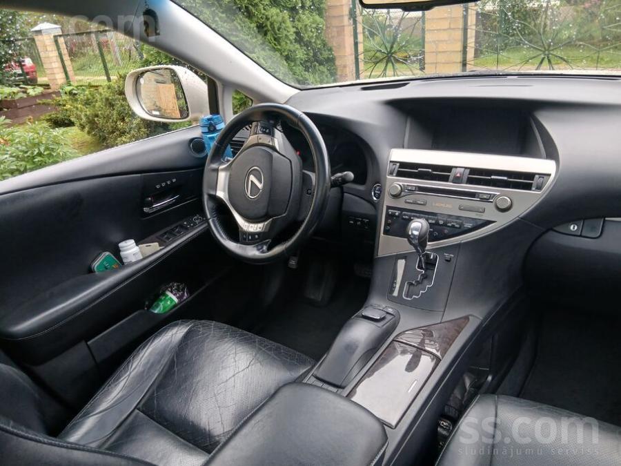 Lexus RX 2013 in Riga, with an engine capacity of 3.50 L and mileage of 207 thousand km for 16700 €, photo 13 on AUTOMOTO.COM.LV