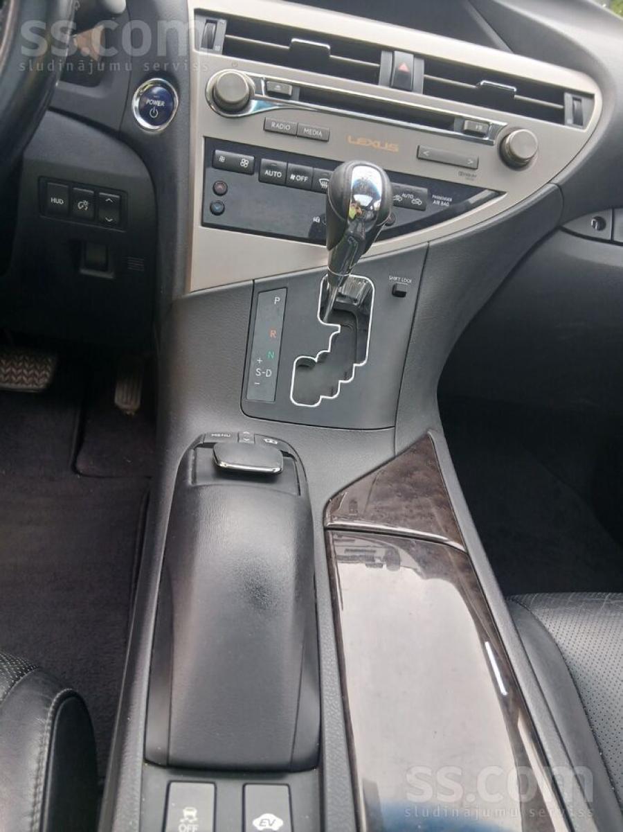 Lexus RX 2013 in Riga, with an engine capacity of 3.50 L and mileage of 207 thousand km for 16700 €, photo 17 on AUTOMOTO.COM.LV
