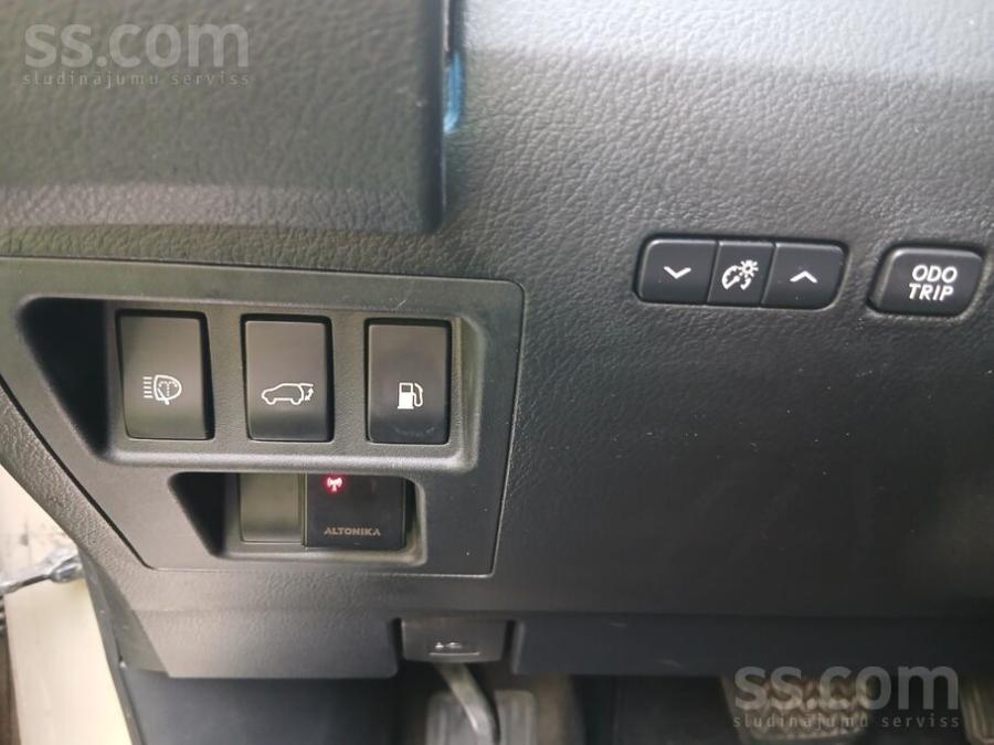 Lexus RX 2013 in Riga, with an engine capacity of 3.50 L and mileage of 207 thousand km for 16700 €, photo 18 on AUTOMOTO.COM.LV