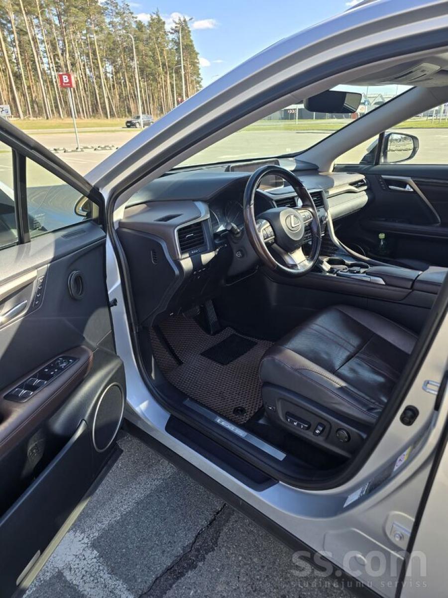 Lexus RX 2017 in Riga, with an engine capacity of 3.50 L and mileage of 235 thousand km for 23500 €, photo 10 on AUTOMOTO.COM.LV