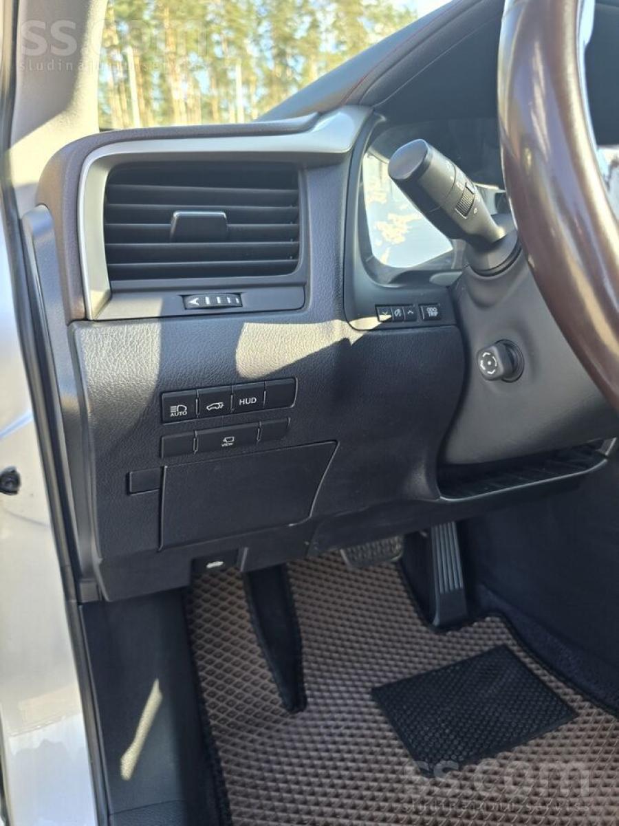 Lexus RX 2017 in Riga, with an engine capacity of 3.50 L and mileage of 235 thousand km for 23500 €, photo 11 on AUTOMOTO.COM.LV