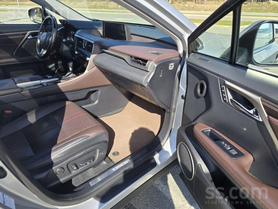 Lexus RX 2017 in Riga, with an engine capacity of 3.50 L and mileage of 235 thousand km for 23500 €, photo 13 on AUTOMOTO.COM.LV