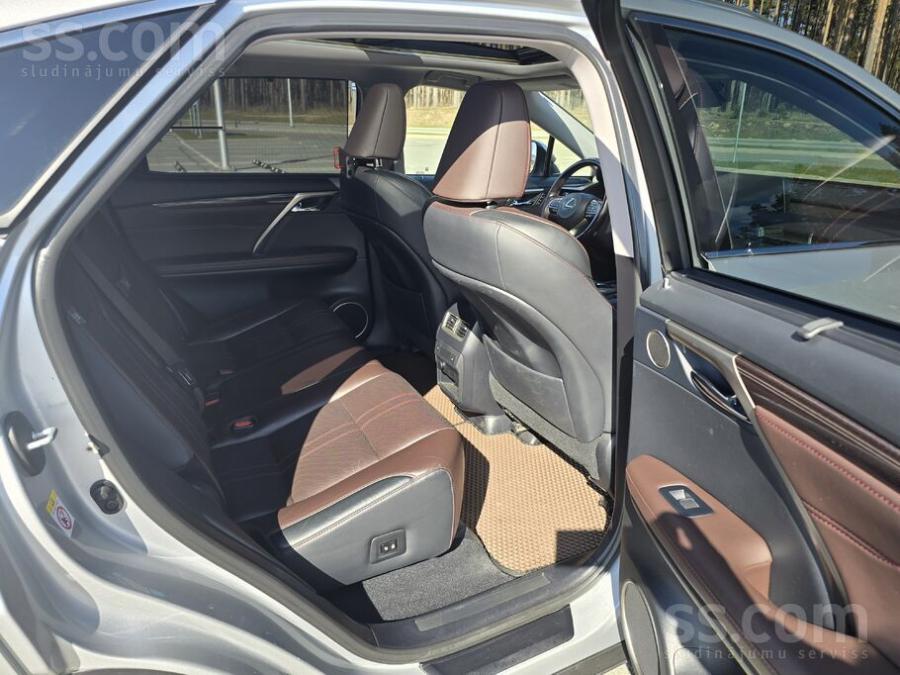 Lexus RX 2017 in Riga, with an engine capacity of 3.50 L and mileage of 235 thousand km for 23500 €, photo 15 on AUTOMOTO.COM.LV
