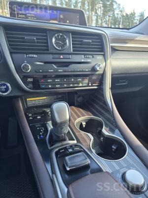 Lexus RX 2017 in Riga, with an engine capacity of 3.50 L and mileage of 235 thousand km for 23500 €, photo 19 on AUTOMOTO.COM.LV
