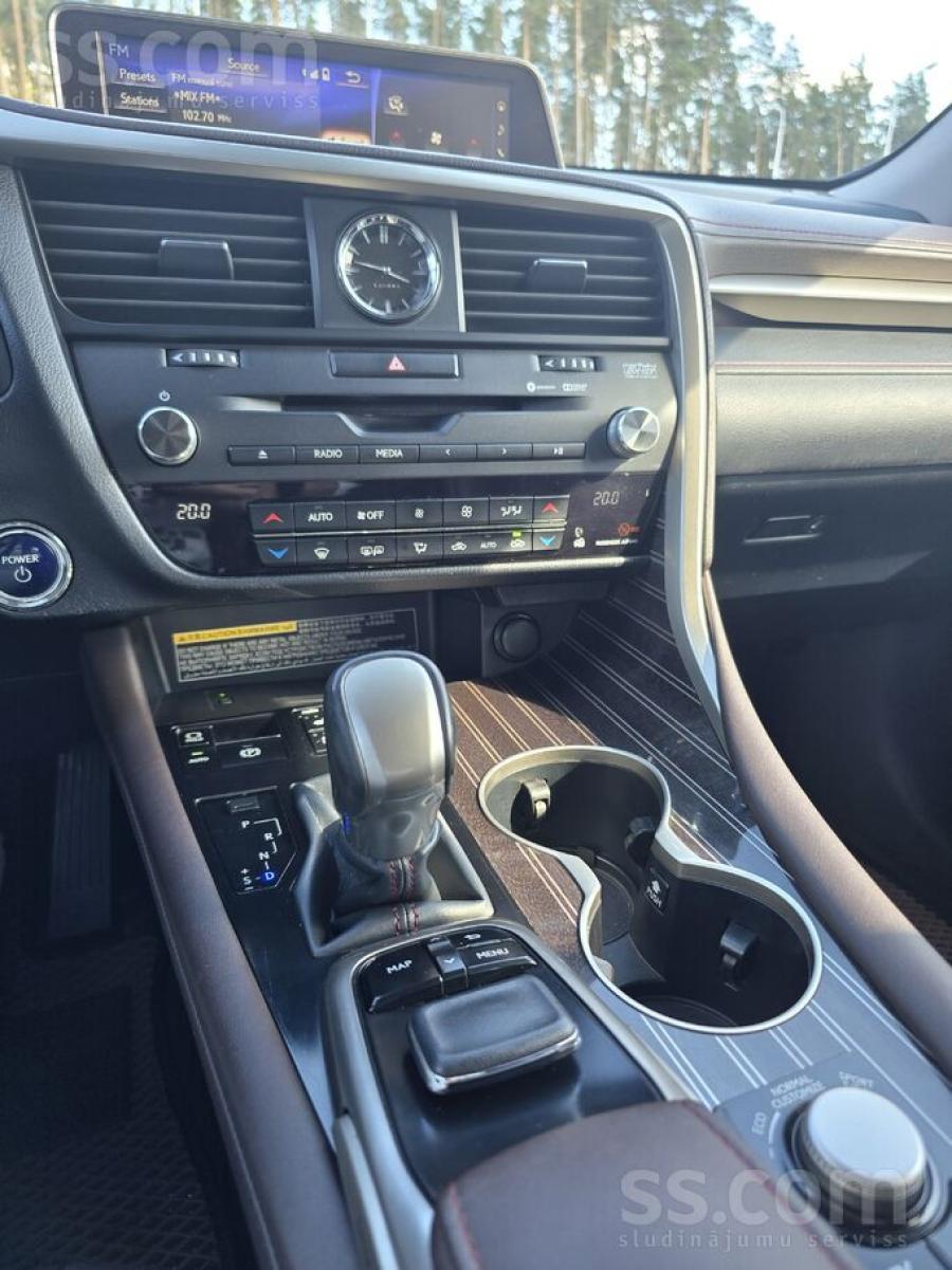 Lexus RX 2017 in Riga, with an engine capacity of 3.50 L and mileage of 235 thousand km for 23500 €, photo 19 on AUTOMOTO.COM.LV