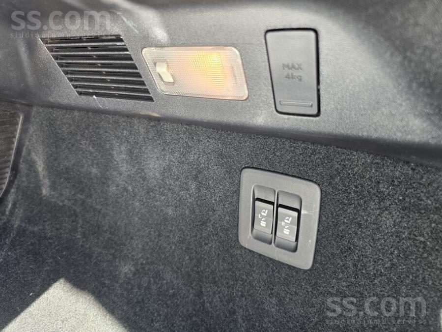 Lexus RX 2017 in Riga, with an engine capacity of 3.50 L and mileage of 235 thousand km for 23500 €, photo 25 on AUTOMOTO.COM.LV