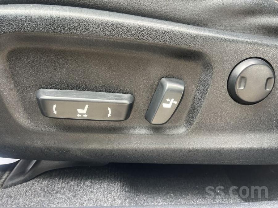 Lexus RX 2019 in Riga, with an engine capacity of 3.50 L and mileage of 209 thousand km for 26500 €, photo 29 on AUTOMOTO.COM.LV
