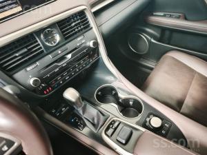 Lexus RX 2019 Rīga, ar dzinēja tilpumu 3.50 L un nobraukumu 92 tūkst. km par 37500 €, foto 17 vietnē AUTOMOTO.COM.LV