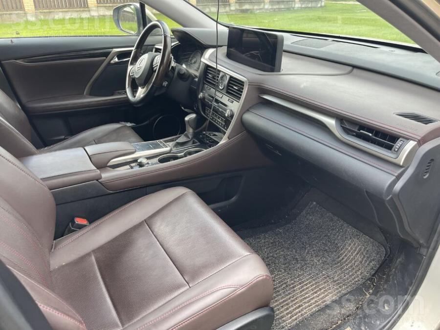 Lexus RX 2022 in Daugavpils, with an engine capacity of 3.50 L and mileage of 34 thousand km for 56000 €, photo 4 on AUTOMOTO.COM.LV