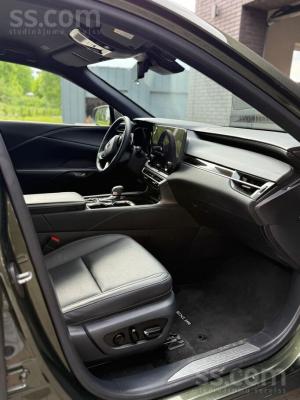 Lexus RX 2023 Rīga, ar dzinēja tilpumu 2.50 L un nobraukumu 41 tūkst. km par 63500 €, foto 3 vietnē AUTOMOTO.COM.LV