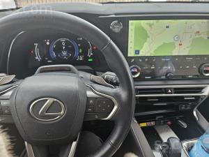 Lexus RX 2024 in Jelgava, with an engine capacity of 2.50 L and mileage of 10 thousand km for 65700 €, photo 3 on AUTOMOTO.COM.LV