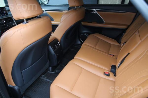 Green Lexus RX 2022 in Riga, with an engine capacity of 3.50 L and mileage of 51 thousand km for 43490 €, photo 9 on AUTOMOTO.COM.LV