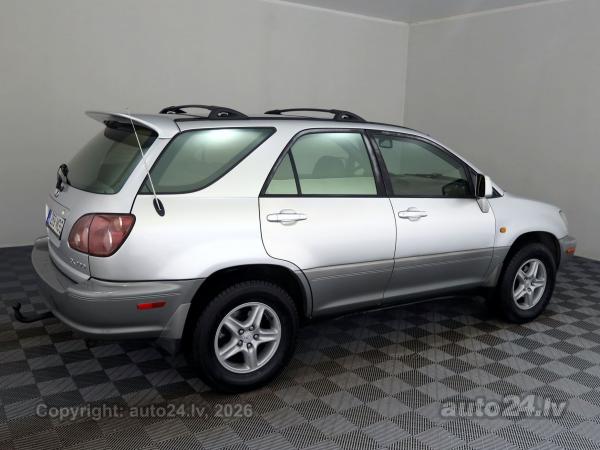 Pelēks Lexus RX 2000 Tallina, ar dzinēja tilpumu 3.00 L un nobraukumu 265 tūkst. km par 1799 €, foto 3 vietnē AUTOMOTO.COM.LV