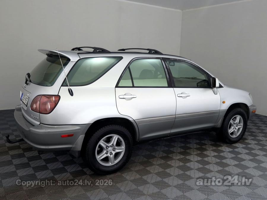 Pelēks Lexus RX 2000 Tallina, ar dzinēja tilpumu 3.00 L un nobraukumu 265 tūkst. km par 1799 €, foto 4 vietnē AUTOMOTO.COM.LV