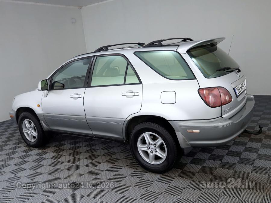 Pelēks Lexus RX 2000 Tallina, ar dzinēja tilpumu 3.00 L un nobraukumu 265 tūkst. km par 1799 €, foto 5 vietnē AUTOMOTO.COM.LV