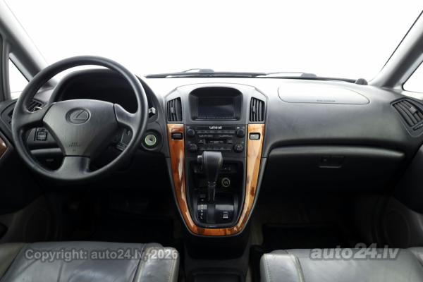 Pelēks Lexus RX 2000 Tallina, ar dzinēja tilpumu 3.00 L un nobraukumu 265 tūkst. km par 1799 €, foto 5 vietnē AUTOMOTO.COM.LV