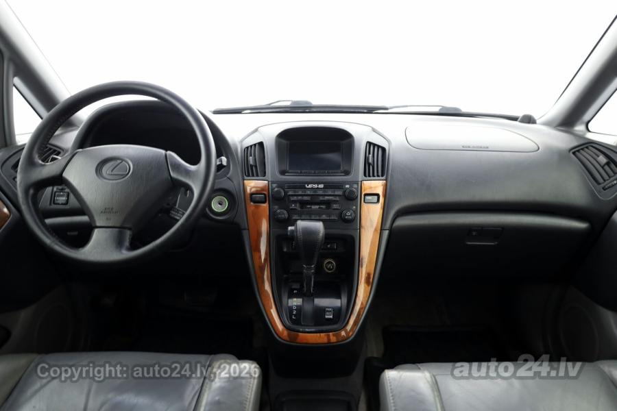 Pelēks Lexus RX 2000 Tallina, ar dzinēja tilpumu 3.00 L un nobraukumu 265 tūkst. km par 1799 €, foto 6 vietnē AUTOMOTO.COM.LV