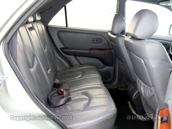 Pelēks Lexus RX 2000 Tallina, ar dzinēja tilpumu 3.00 L un nobraukumu 265 tūkst. km par 1799 €, foto 7 vietnē AUTOMOTO.COM.LV