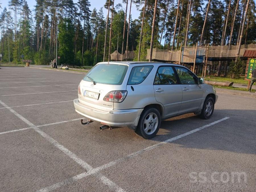 Grey Lexus RX 2001 in Dobele, with an engine capacity of 3.00 L and mileage of 408 thousand km for 1350 €, photo 7 on AUTOMOTO.COM.LV