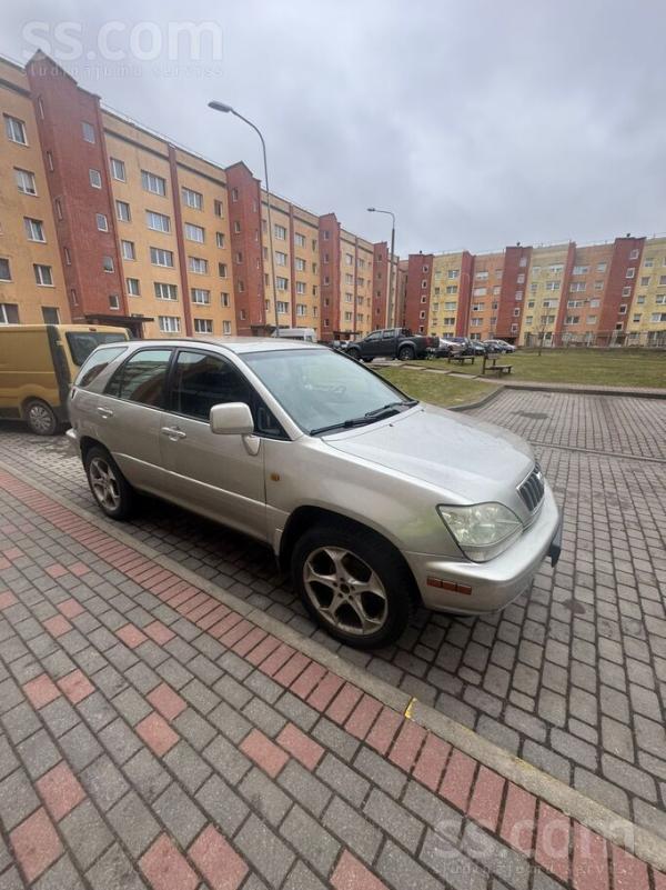 Pelēks Lexus RX 2002 Ventspils, ar dzinēja tilpumu 3.00 L un nobraukumu 374 tūkst. km par 1900 €, foto 1 vietnē AUTOMOTO.COM.LV