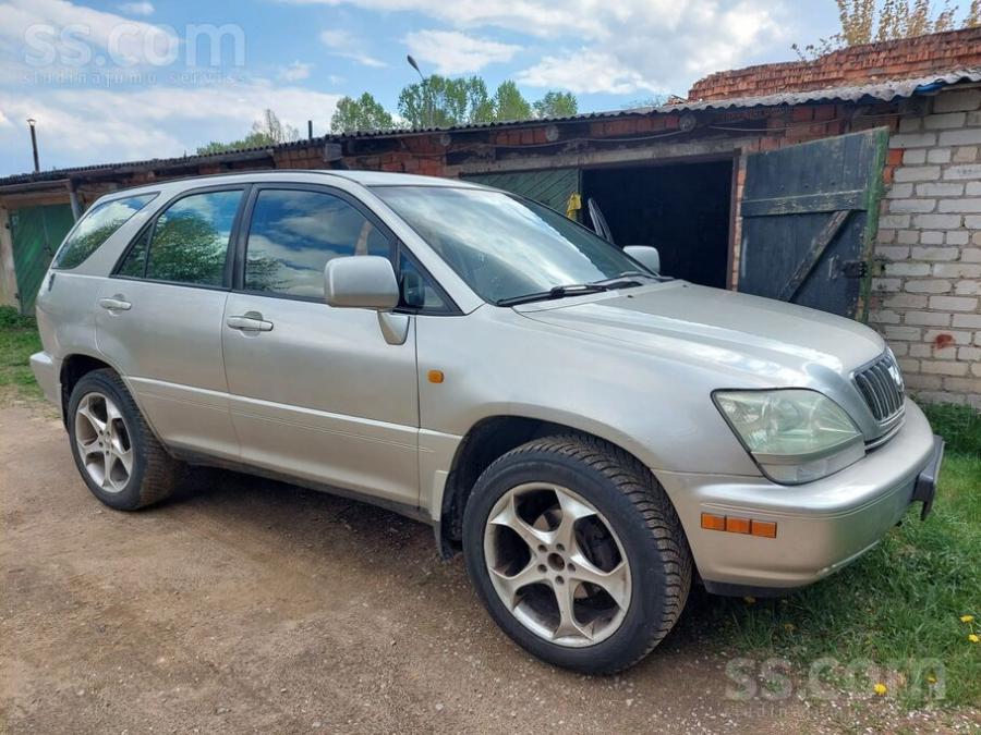 Grey Lexus RX 2002 in Ventspils, with an engine capacity of 3.00 L and mileage of 374 thousand km for 1900 €, photo 5 on AUTOMOTO.COM.LV