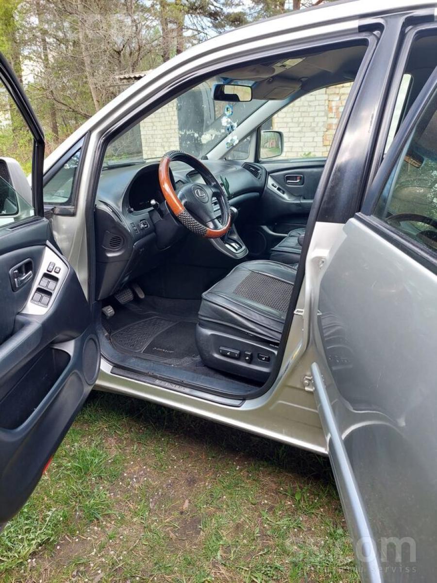 Grey Lexus RX 2002 in Ventspils, with an engine capacity of 3.00 L and mileage of 374 thousand km for 1900 €, photo 7 on AUTOMOTO.COM.LV