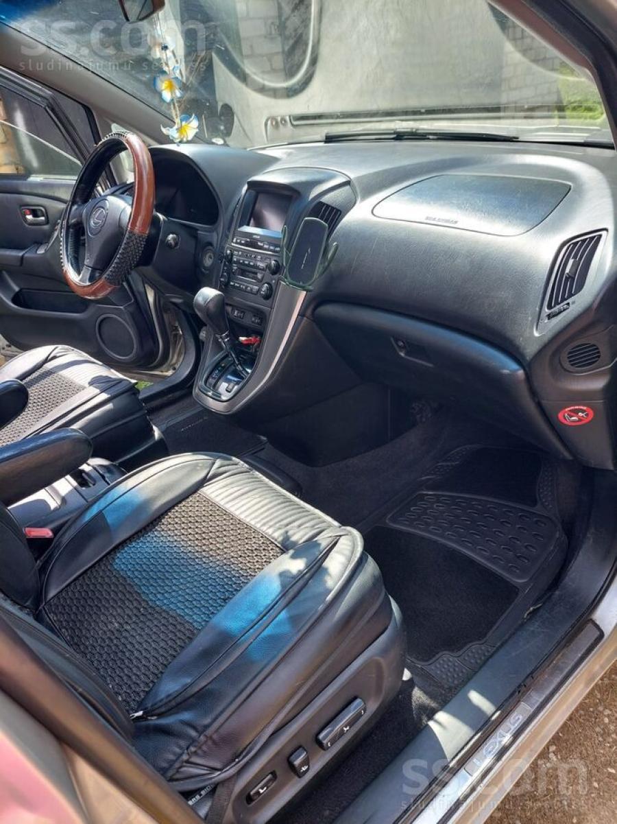 Grey Lexus RX 2002 in Ventspils, with an engine capacity of 3.00 L and mileage of 374 thousand km for 1900 €, photo 12 on AUTOMOTO.COM.LV