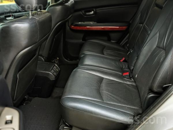Grey Lexus RX 2003 in Riga, with an engine capacity of 3.00 L and mileage of 282 thousand km for 3700 €, photo 9 on AUTOMOTO.COM.LV