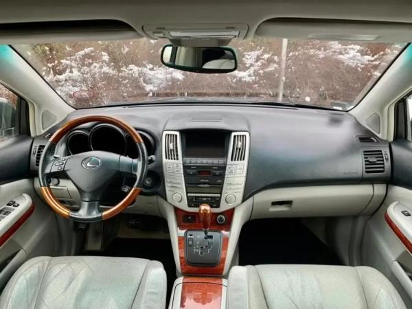 Grey Lexus RX 2004 in Jelgava, with an engine capacity of 3.00 L and mileage of 240 thousand km for 5950 €, photo 6 on AUTOMOTO.COM.LV