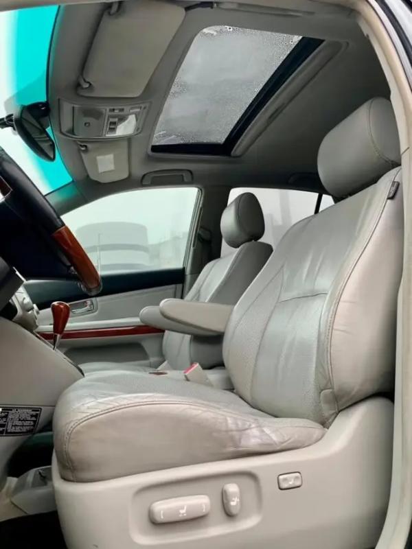 Grey Lexus RX 2004 in Jelgava, with an engine capacity of 3.00 L and mileage of 240 thousand km for 5950 €, photo 9 on AUTOMOTO.COM.LV