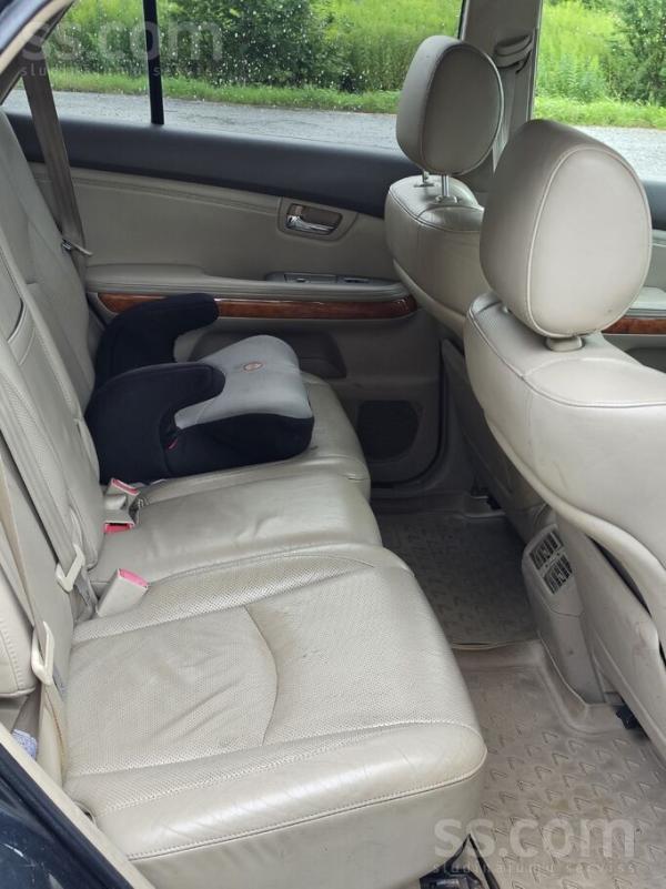 Grey Lexus RX 2004 in Riga, with an engine capacity of 3.00 L and mileage of 298 thousand km for 3200 €, photo 10 on AUTOMOTO.COM.LV