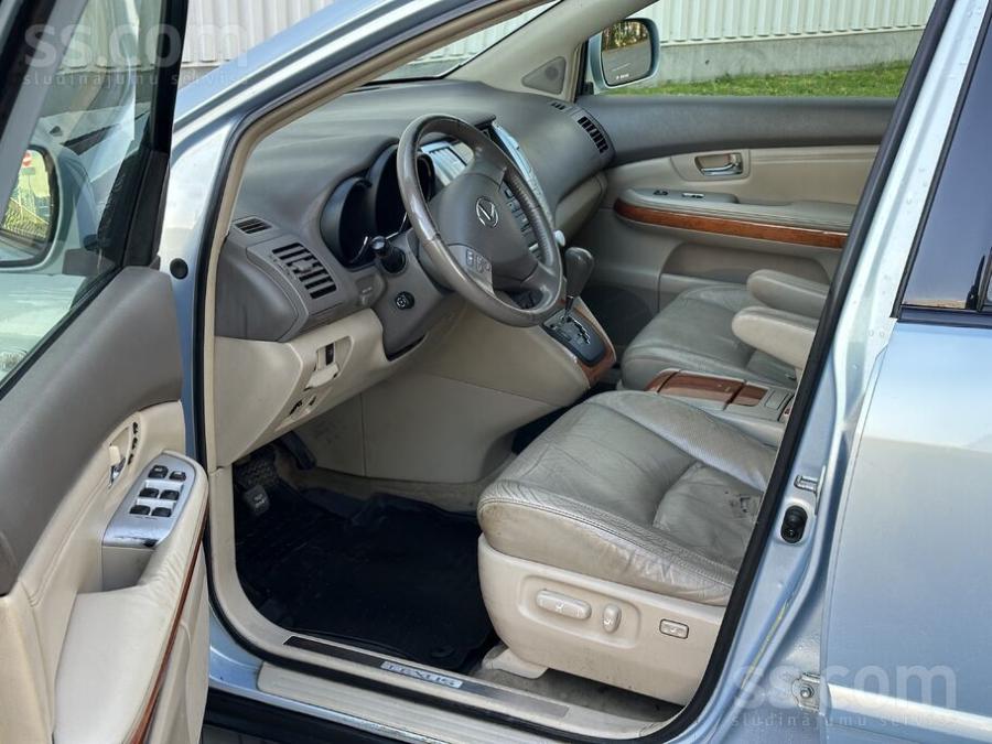 Grey Lexus RX 2004 in Riga, with an engine capacity of 3.00 L and mileage of 269 thousand km for 2790 €, photo 8 on AUTOMOTO.COM.LV