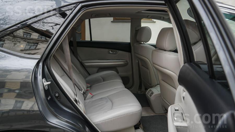 Grey Lexus RX 2005 in Riga, with an engine capacity of 3.30 L and mileage of 298 thousand km for 4950 €, photo 11 on AUTOMOTO.COM.LV