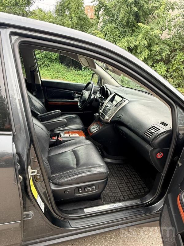 Grey Lexus RX 2005 in Dobele, with an engine capacity of 3.00 L and mileage of 337 thousand km for 3700 €, photo 9 on AUTOMOTO.COM.LV