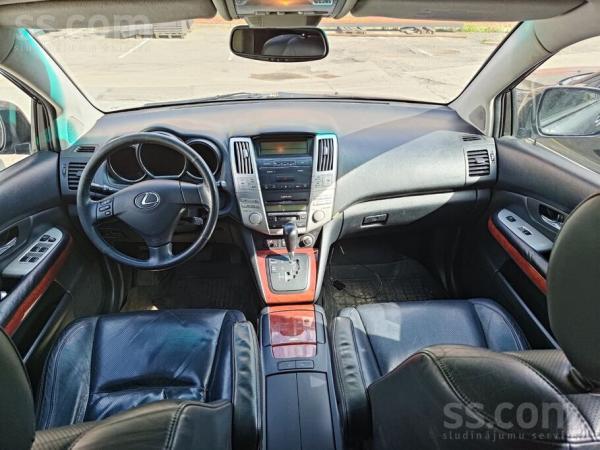 Grey Lexus RX 2006 in Riga, with an engine capacity of 3.00 L and mileage of 380 thousand km for 3200 €, photo 8 on AUTOMOTO.COM.LV
