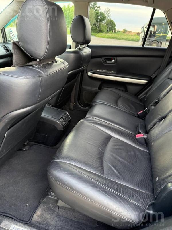 Pelēks Lexus RX 2006 Rīga, ar dzinēja tilpumu 3.30 L un nobraukumu 296 tūkst. km par 5950 €, foto 3 vietnē AUTOMOTO.COM.LV