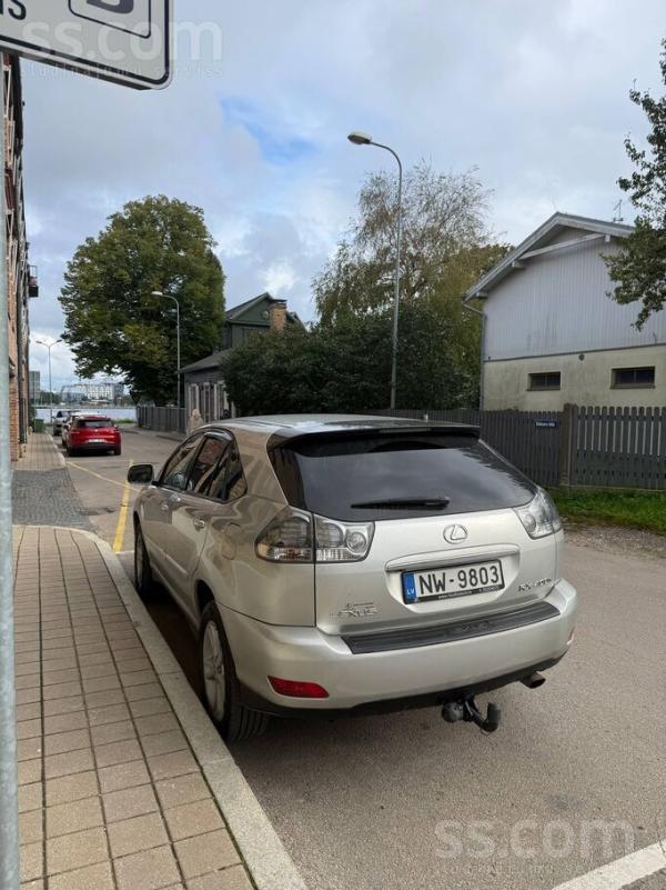Grey Lexus RX 2006 in Riga, with an engine capacity of 3.30 L and mileage of 296 thousand km for 5450 €, photo 4 on AUTOMOTO.COM.LV