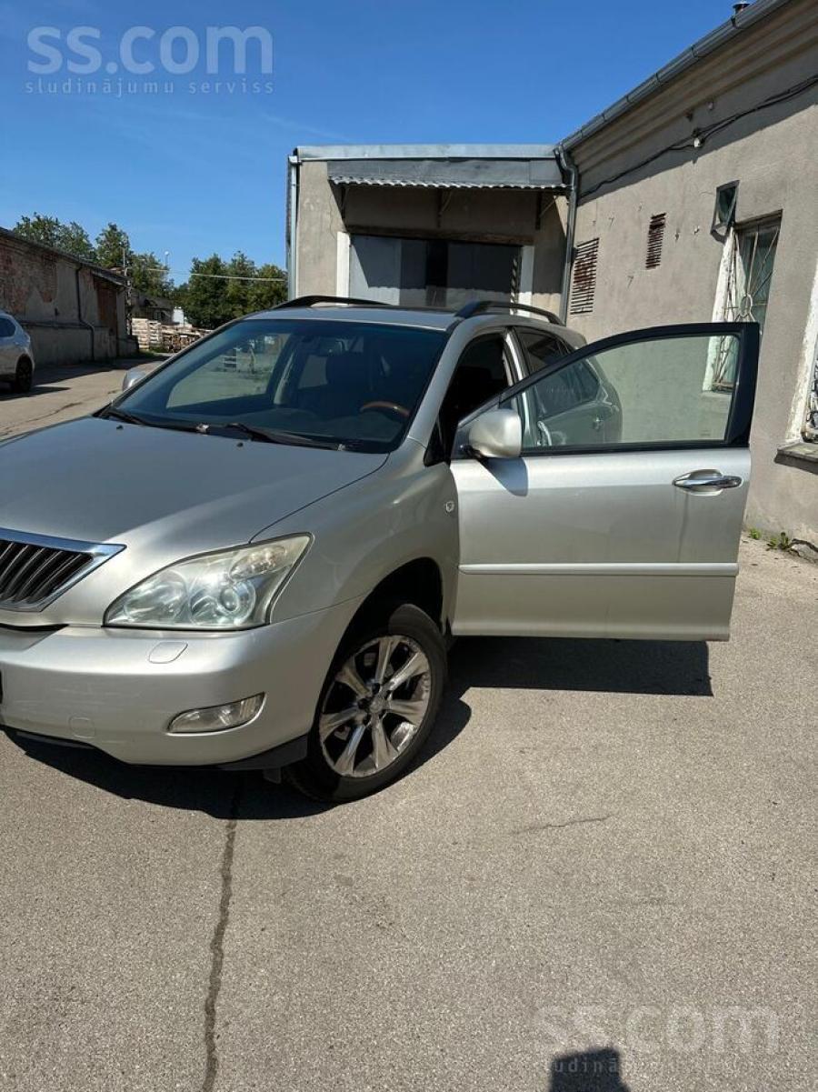 Grey Lexus RX 2007 in Riga, with an engine capacity of 3.50 L and mileage of 258 thousand km for 4200 €, photo 1 on AUTOMOTO.COM.LV