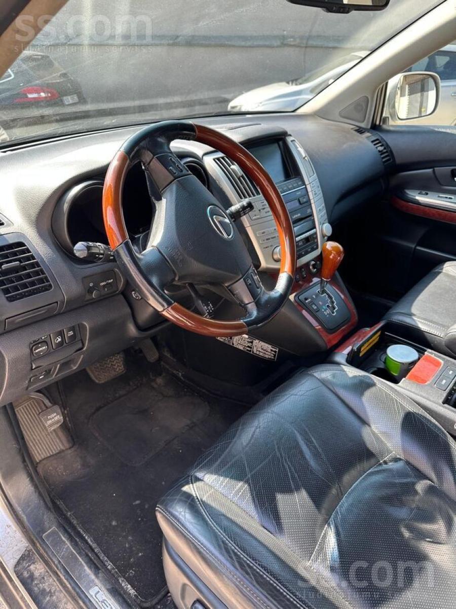 Grey Lexus RX 2007 in Riga, with an engine capacity of 3.50 L and mileage of 258 thousand km for 4200 €, photo 5 on AUTOMOTO.COM.LV