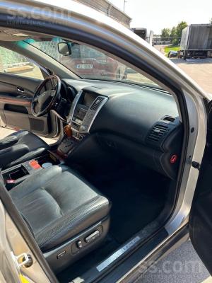 Grey Lexus RX 2007 in Riga, with an engine capacity of 3.50 L and mileage of 258 thousand km for 4200 €, photo 8 on AUTOMOTO.COM.LV