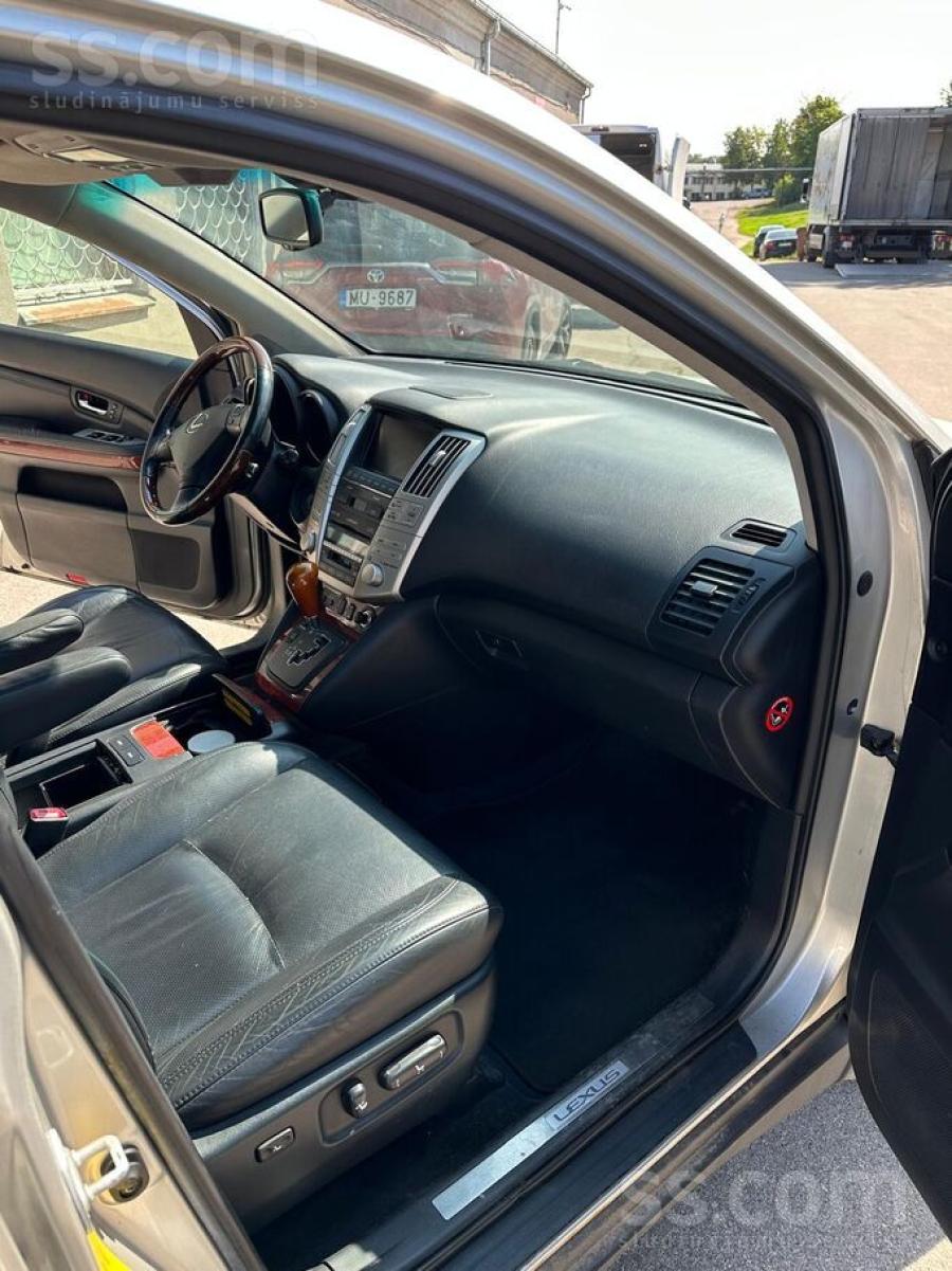 Grey Lexus RX 2007 in Riga, with an engine capacity of 3.50 L and mileage of 258 thousand km for 4200 €, photo 8 on AUTOMOTO.COM.LV
