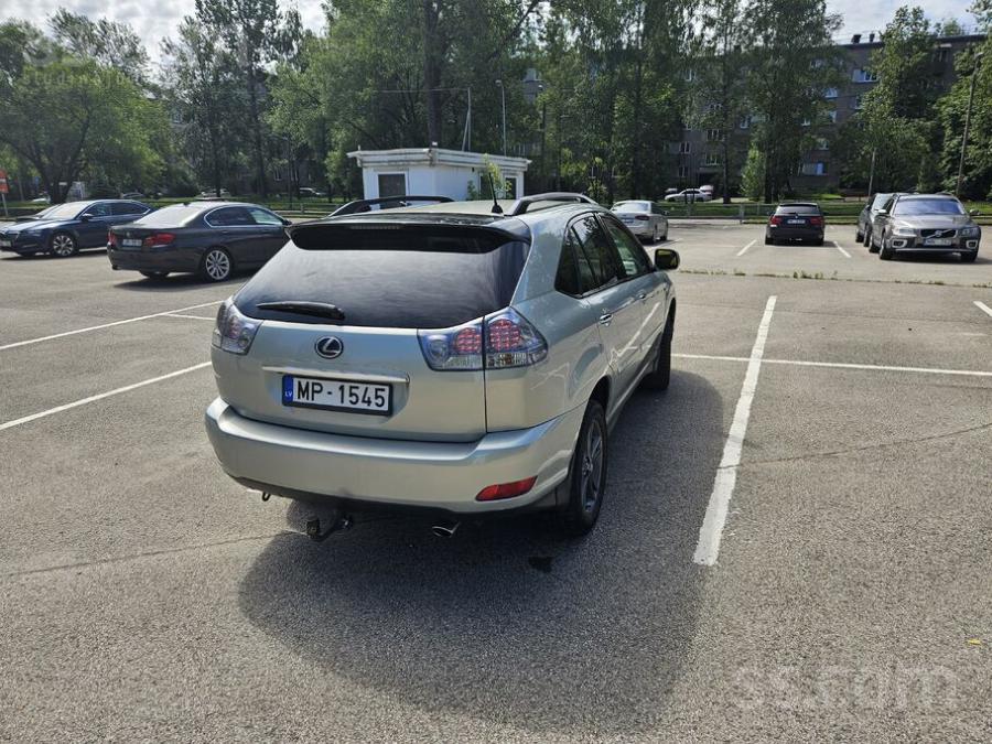 Grey Lexus RX 2008 in Riga, with an engine capacity of 3.30 L and mileage of 240 thousand km for 6200 €, photo 5 on AUTOMOTO.COM.LV