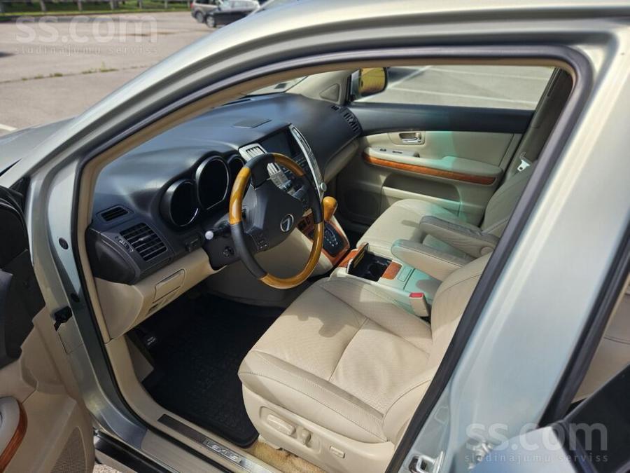 Grey Lexus RX 2008 in Riga, with an engine capacity of 3.30 L and mileage of 240 thousand km for 6200 €, photo 10 on AUTOMOTO.COM.LV