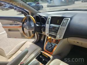 Grey Lexus RX 2008 in Riga, with an engine capacity of 3.30 L and mileage of 240 thousand km for 6200 €, photo 11 on AUTOMOTO.COM.LV