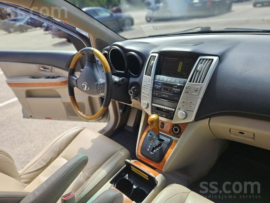 Grey Lexus RX 2008 in Riga, with an engine capacity of 3.30 L and mileage of 240 thousand km for 6200 €, photo 11 on AUTOMOTO.COM.LV